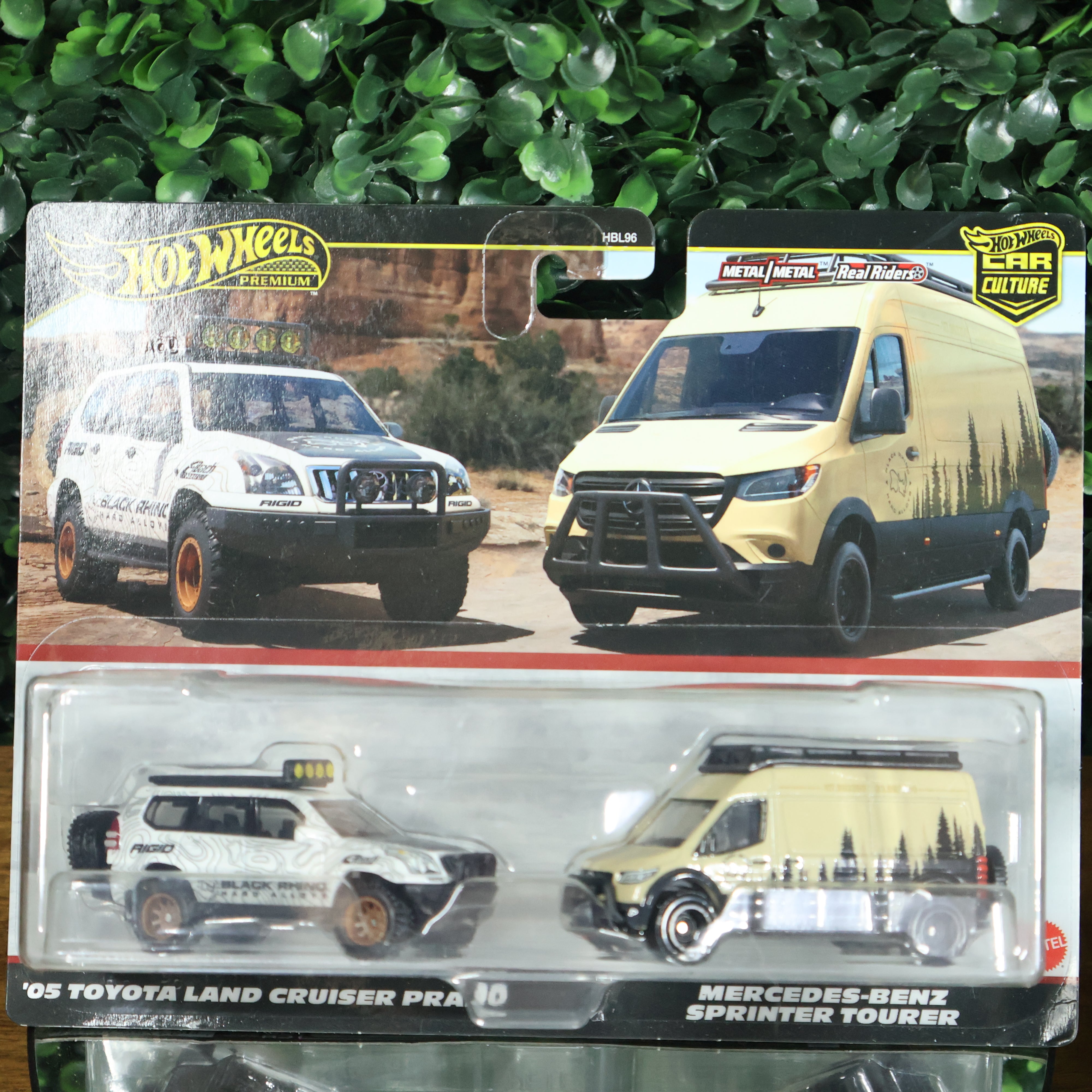 05 Toyota Land Cruiser Prado y Mercedes Benz Tourer – Five Volts Custom ...